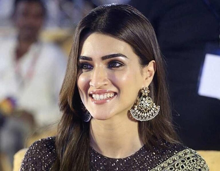 Kriti Sanon Biography: Net Worth, Age, Movies, Education, Sister, Height, Wiki